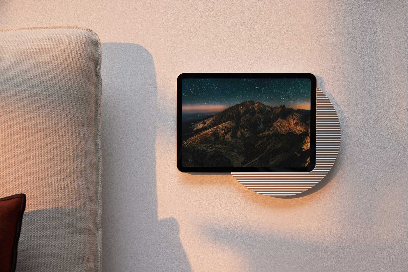 Premium iPad Wall Mounts & Tablet Stands | Displine